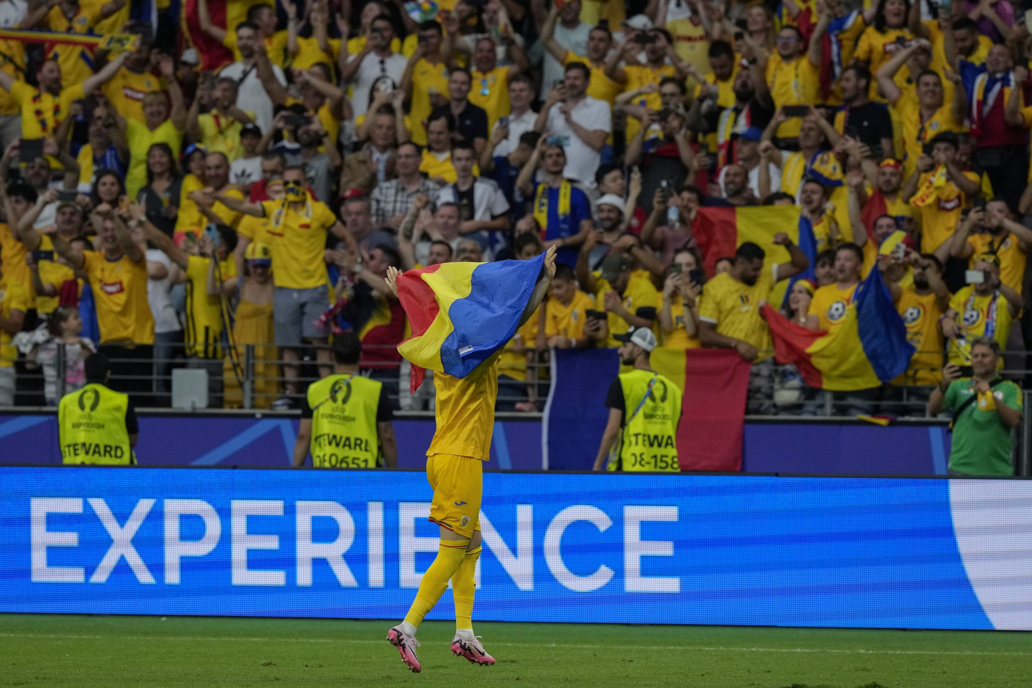 EURO: V skupini E vse reprezentance končale s 4 točkami, prvi Romuni ...