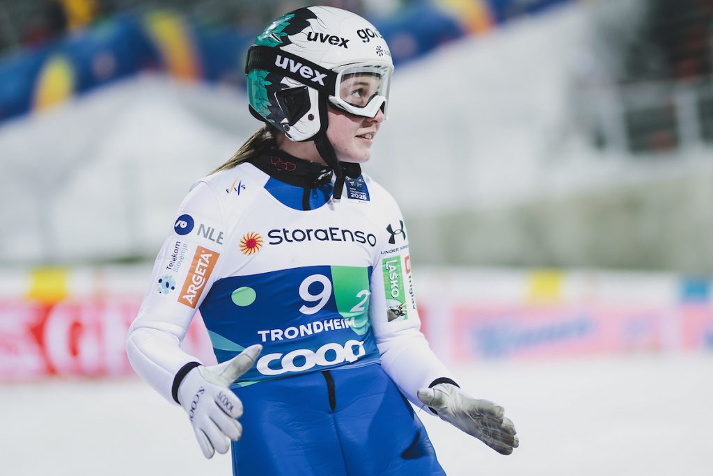Velika smola za mladi slovenski skakalki: Tina Erzar že končala ...